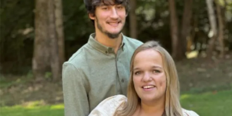 7 Little Johnstons: Liz & Brice Share Sweet Pictures From Engagement ...