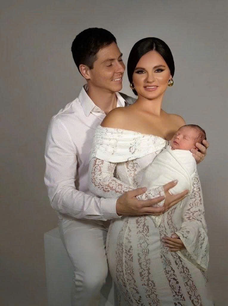 Congratulations 🥳 Julia and Brandon announced they’ve welcomed their ...